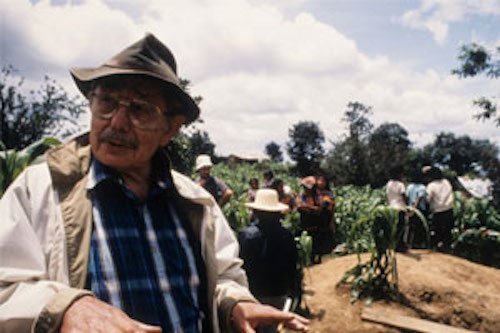 El reconocido antropólogo forense estadounidense, Doctor Clyde C. Snow ...