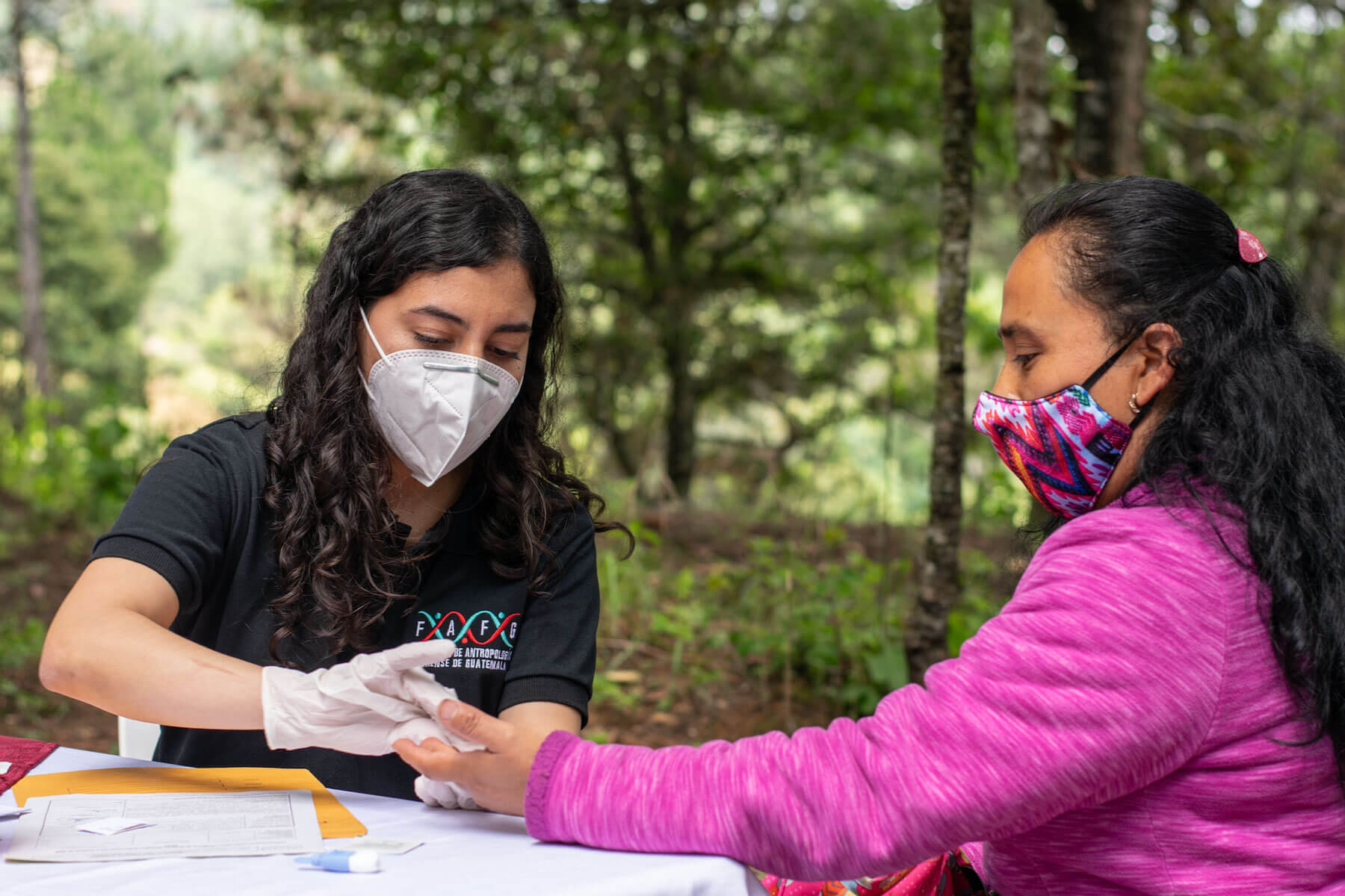 Trabaja en la FAFG - Fundación de Antropología Forense de Guatemala